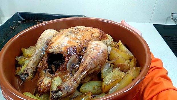 POLLASTRE A L'AST farcit | Recepta de rostisseria feta al forn de casa